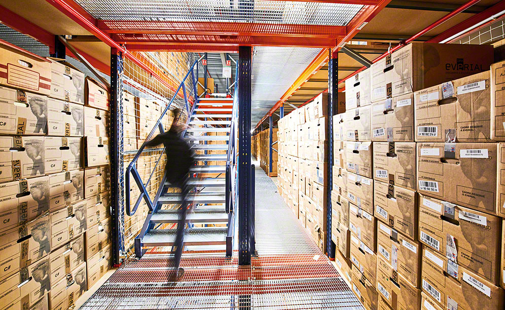 Everial : site d'archivage avec passerelles à Lyon - Mecalux.sn